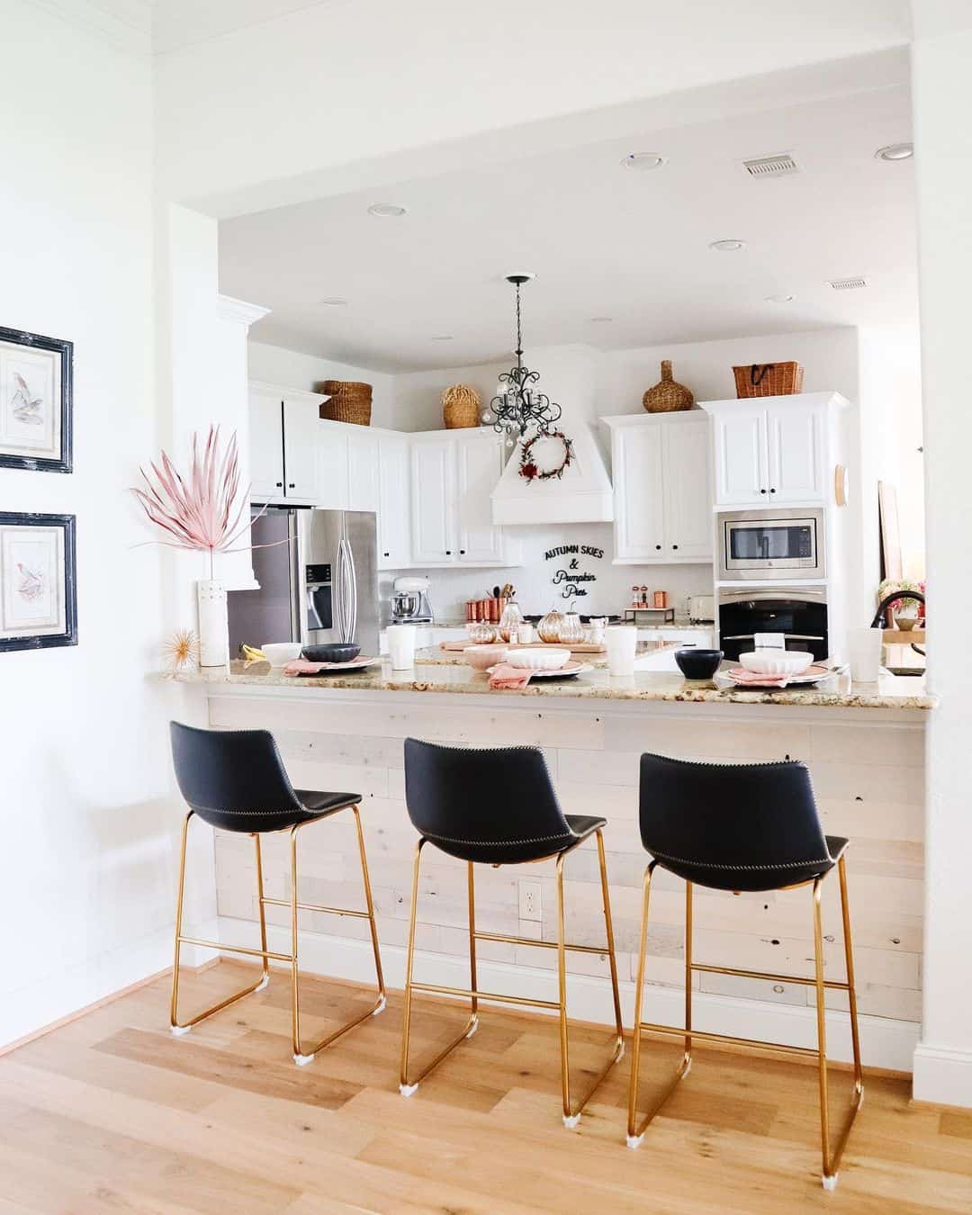24 Farmhouse Bar Stools to Spruce Up Your Kitchen