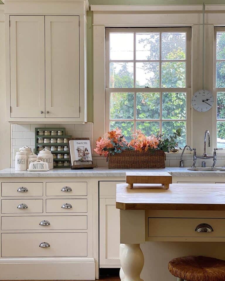 36 Farmhouse Clock Designs to Tell the Time in Style