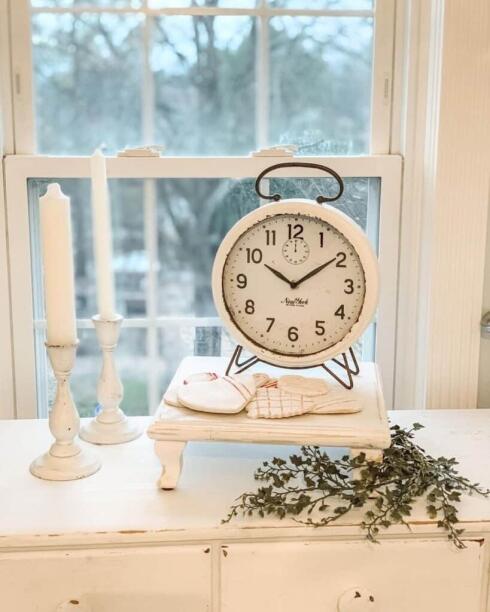 36 Farmhouse Clock Designs to Tell the Time in Style