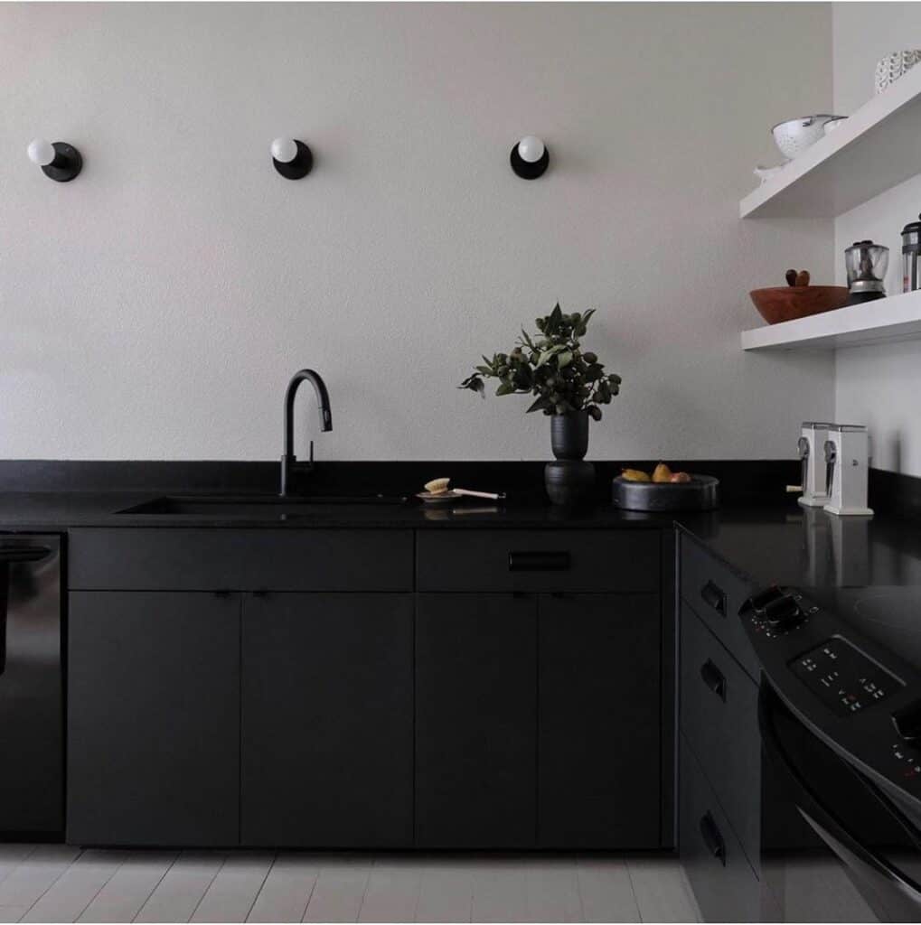 23 Black Kitchen Countertops That Are Strikingly Beautiful