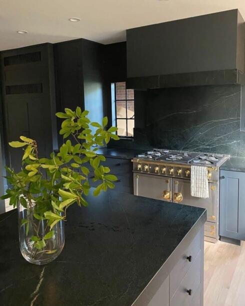 23 Black Kitchen Countertops That Are Strikingly Beautiful