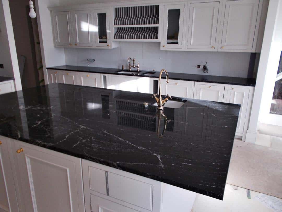 23 Black Kitchen Countertops That Are Strikingly Beautiful