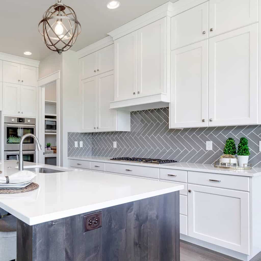 18 Backsplashes for Gray Kitchens to Leave You Inspired