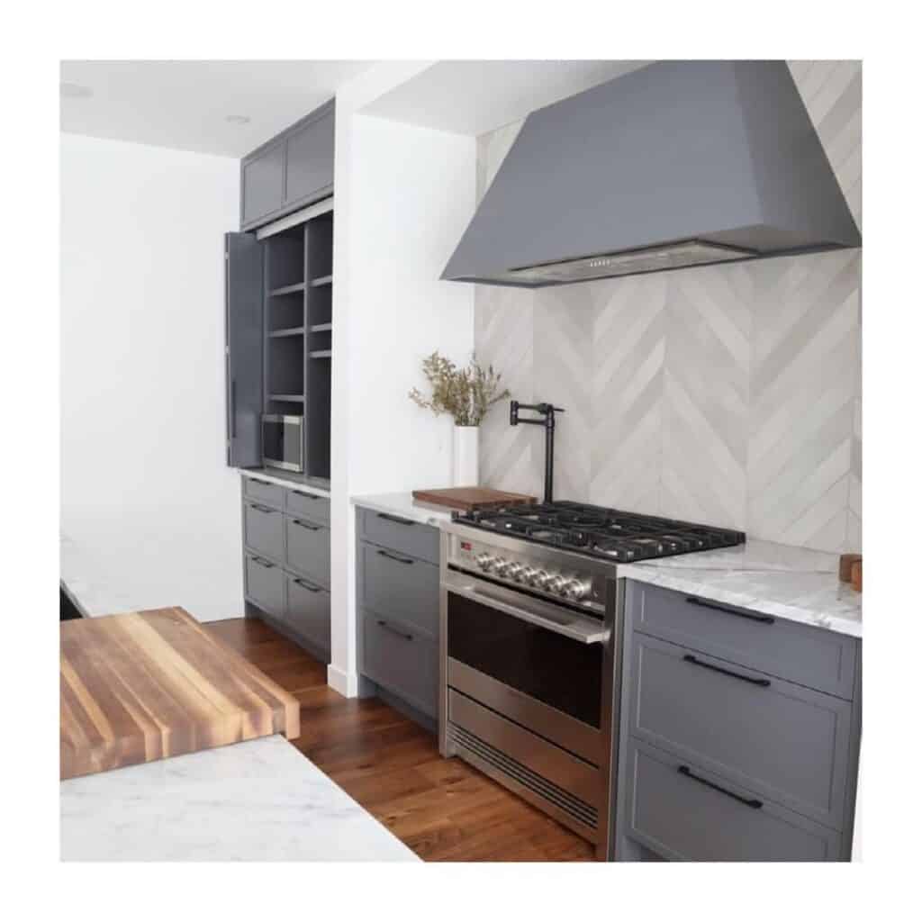 18 Backsplashes for Gray Kitchens to Leave You Inspired