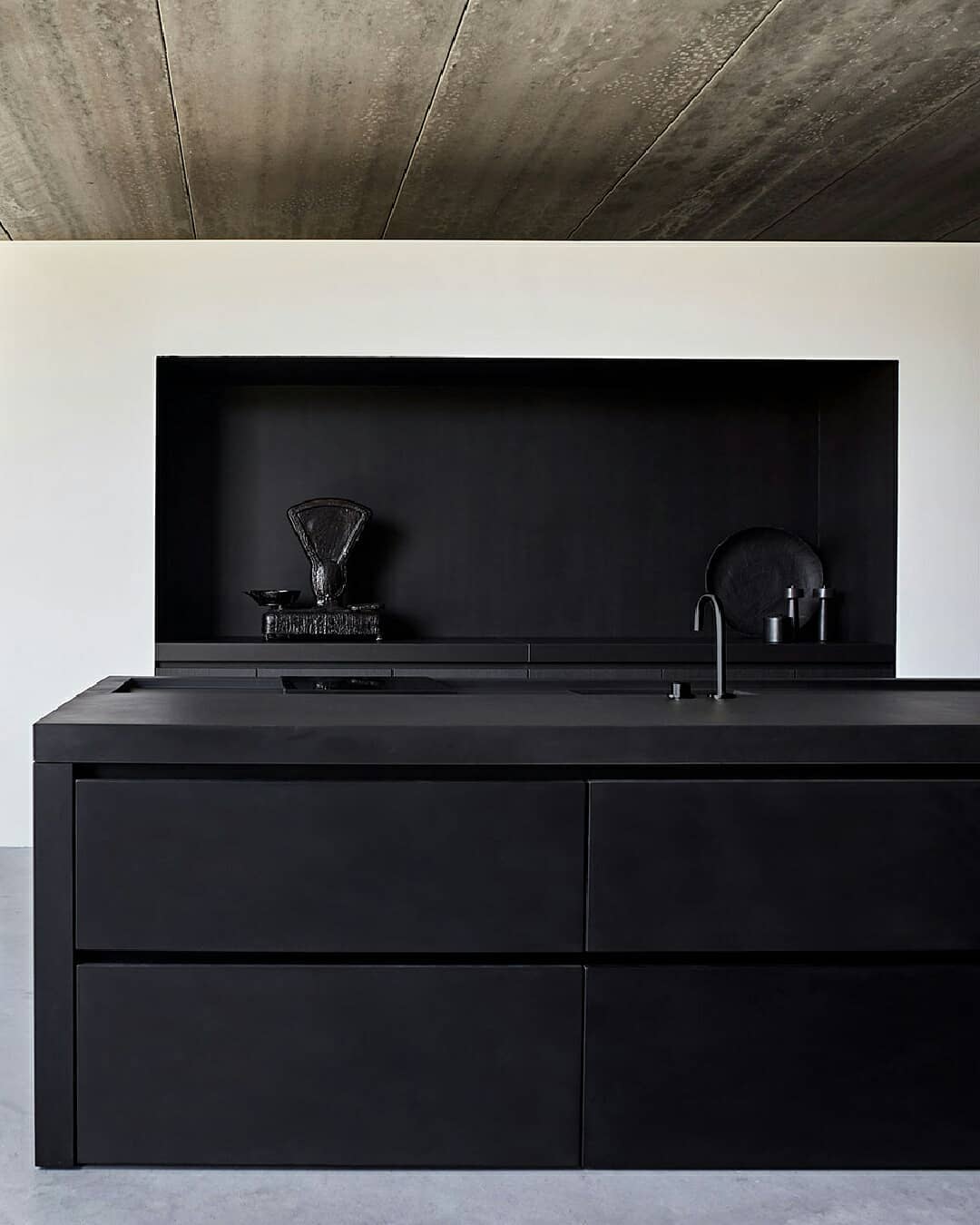 22 Black Kitchen Backsplash Ideas That Add Depth and Drama