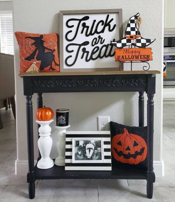 33 Spooky-Chic Halloween Side Table Decor to Amuse Guests