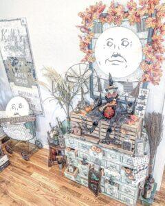 33 Spooky-Chic Halloween Side Table Decor to Amuse Guests