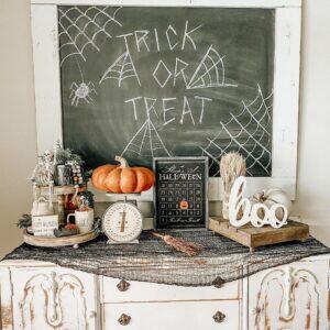 33 Spooky-Chic Halloween Side Table Decor to Amuse Guests