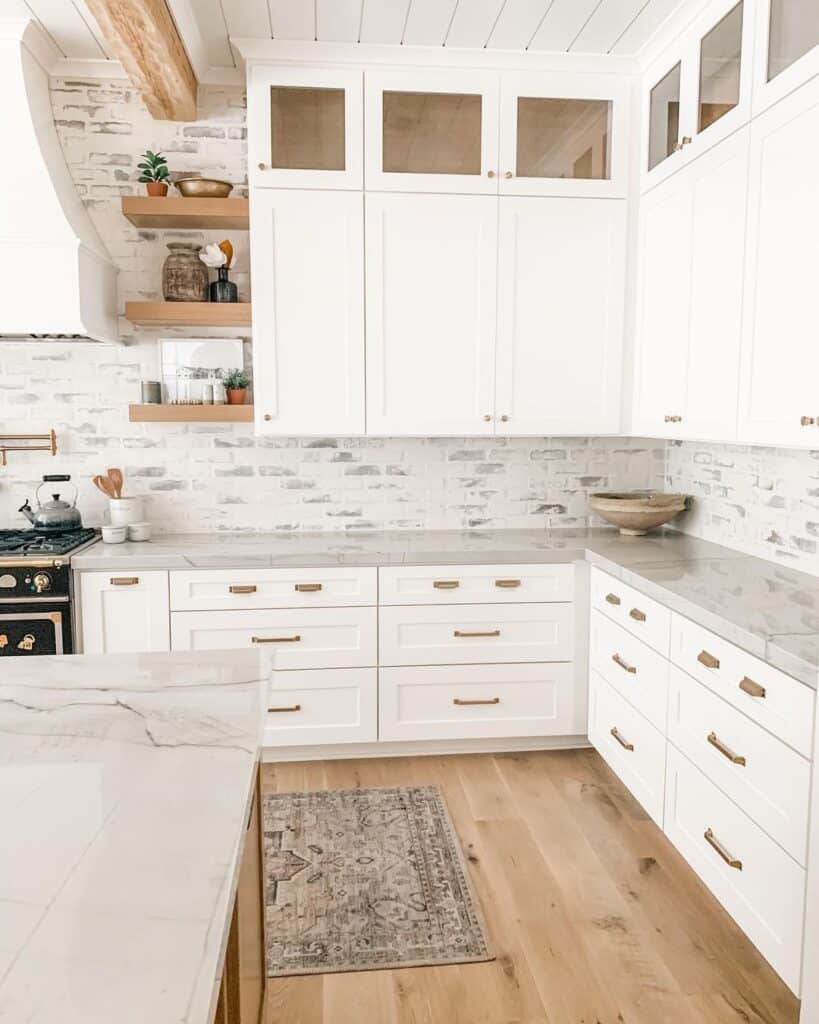 20 White Kitchens with Gold Hardware for That Luxe Look!