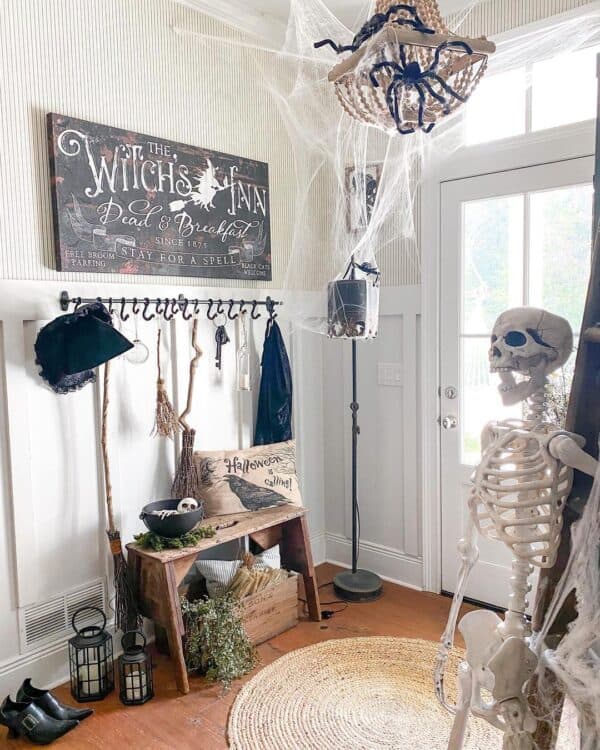 32 Halloween Entryway Décor Ideas to Boo-tify Your Entrance