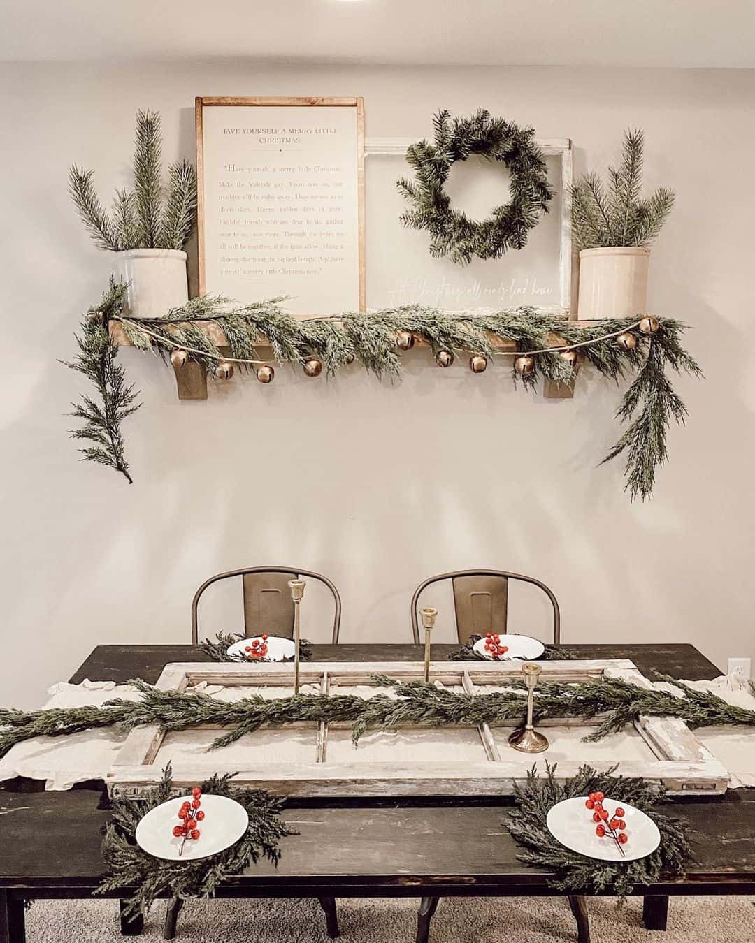 30 Christmas Wall Décor Ideas to Spruce Up your Interiors for the Holidays