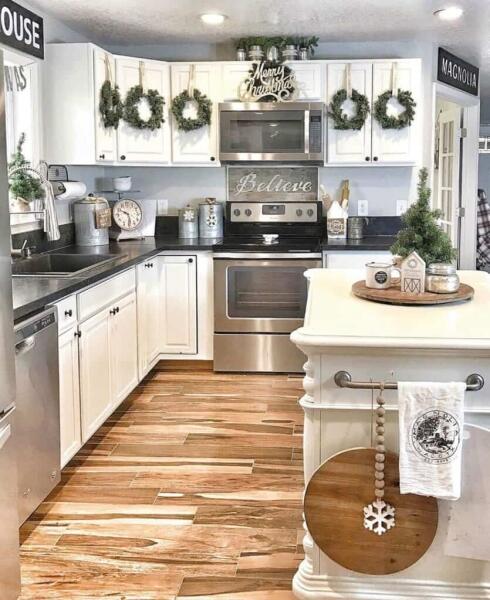 31 Farmhouse Christmas Kitchen Décor Ideas to Make the Merriest Kitchen