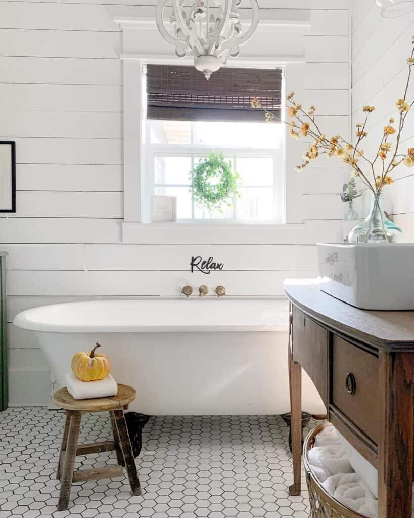 21 White Bathroom Tile Ideas for a Bright and Versatile Sanctuary