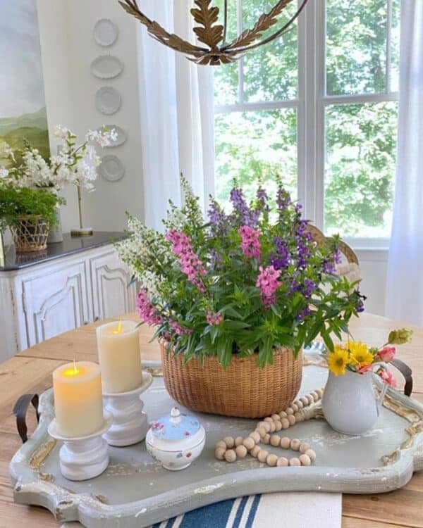 29 Farmhouse Table Centerpieces to Display All Year