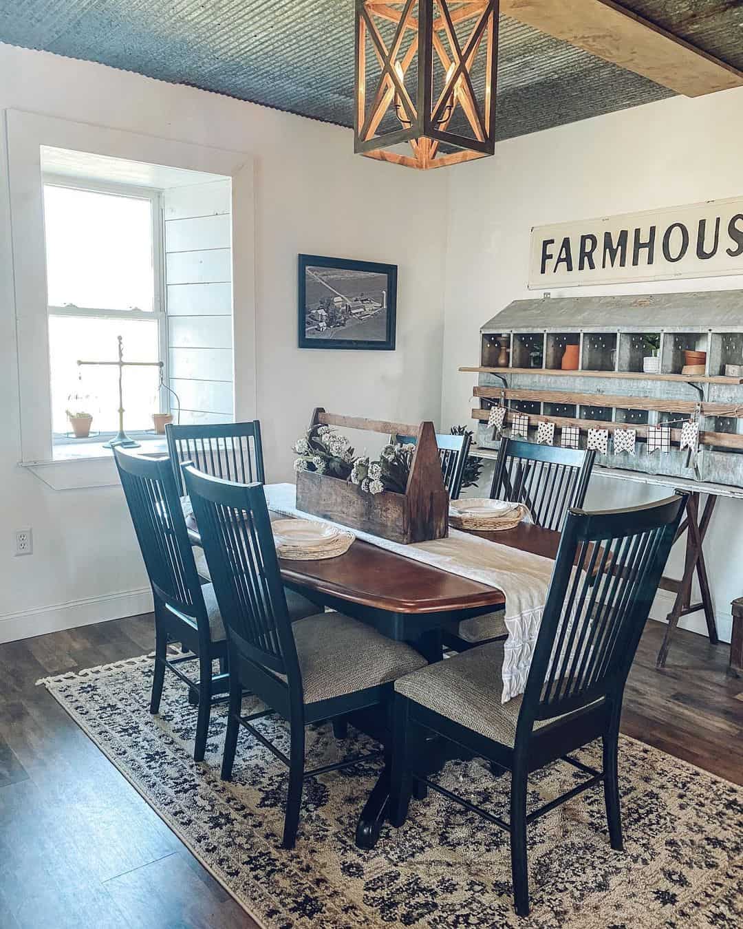 29 Farmhouse Table Centerpieces to Display All Year