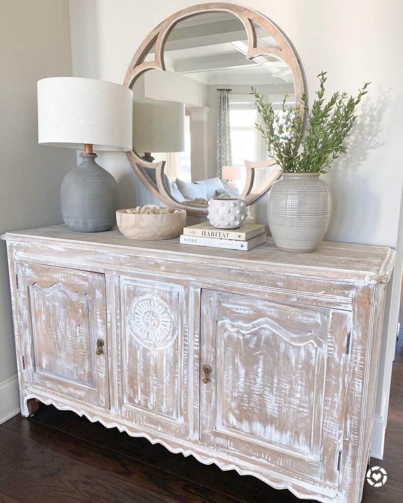 36 Mirrors Above Console Tables With Inspiring Compositions