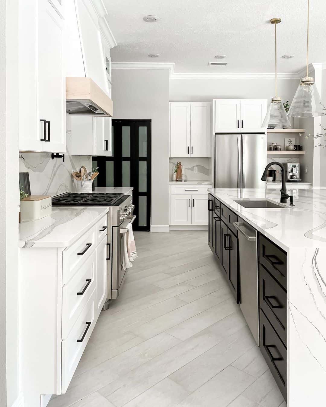 28 Contrasting Kitchen Island Ideas to Add Wow Factor