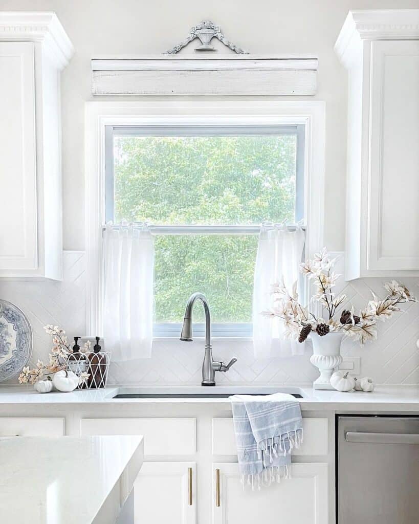 34 Kitchen Windows Over Sink Ideas for The Perfect View