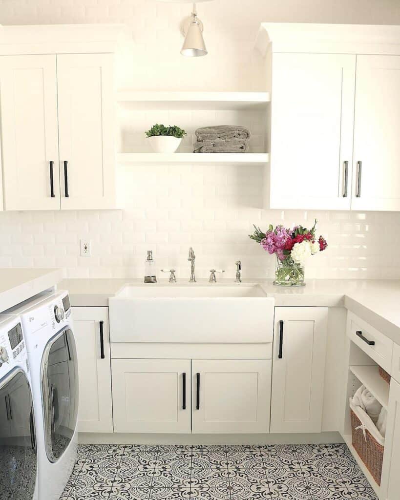 34 Laundry Countertop Ideas for Perfect Storage and Organization