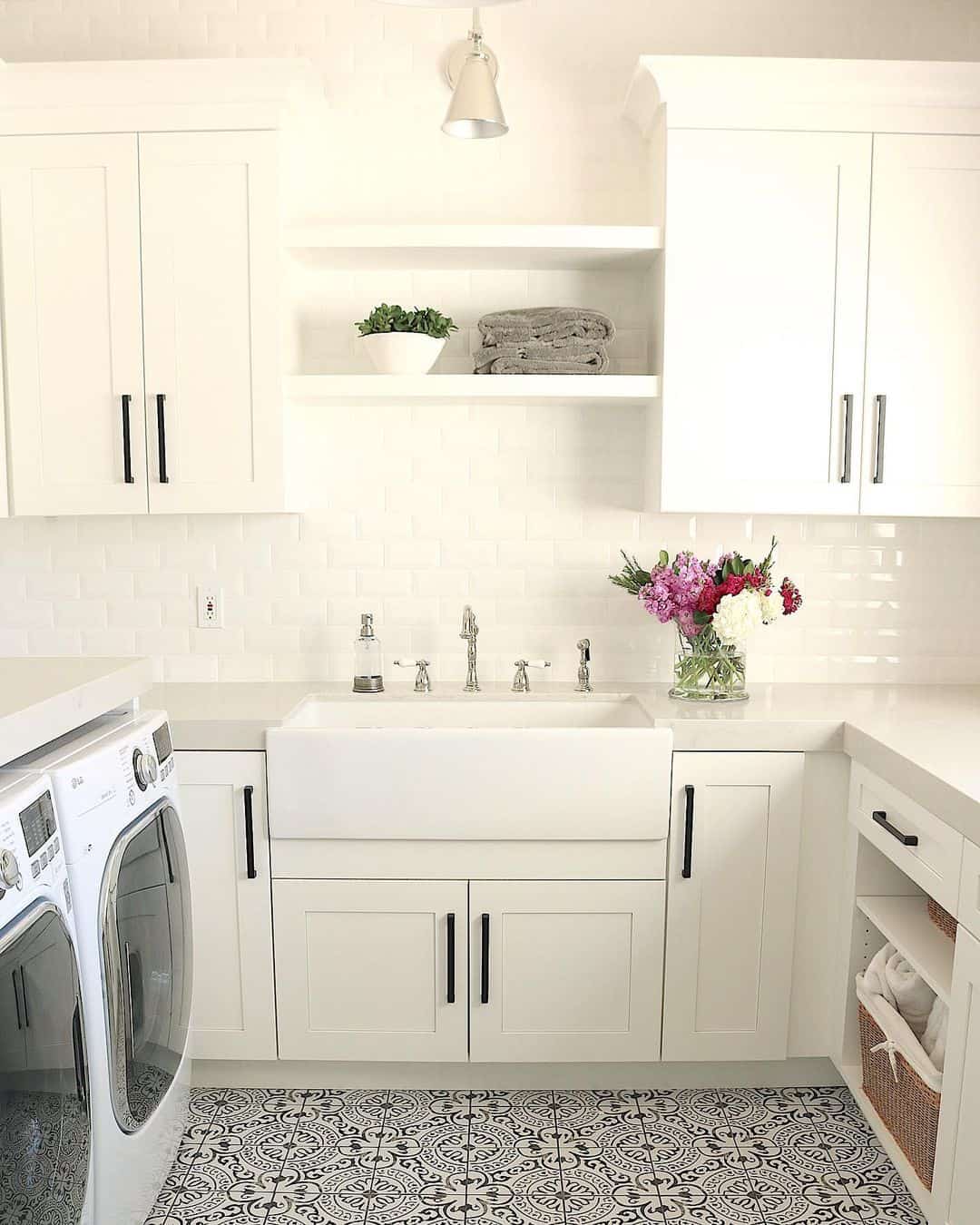 31 Laundry Room with Sink Ideas to Make Your Laundry Day Better