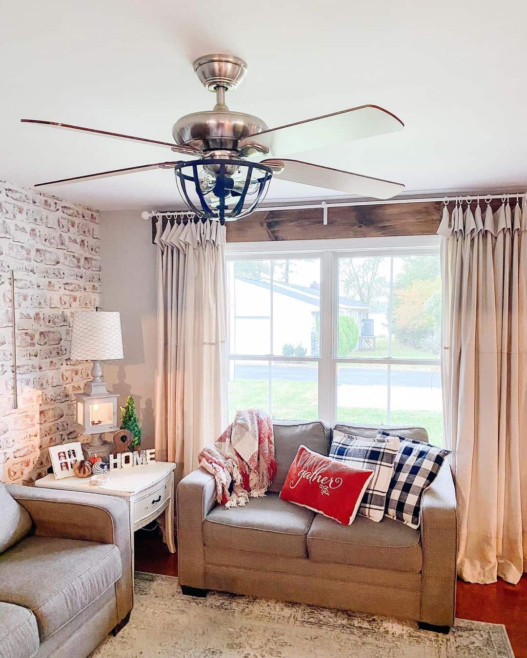 26 Idyllic Living Room Ceiling Fan Ideas for Every Style