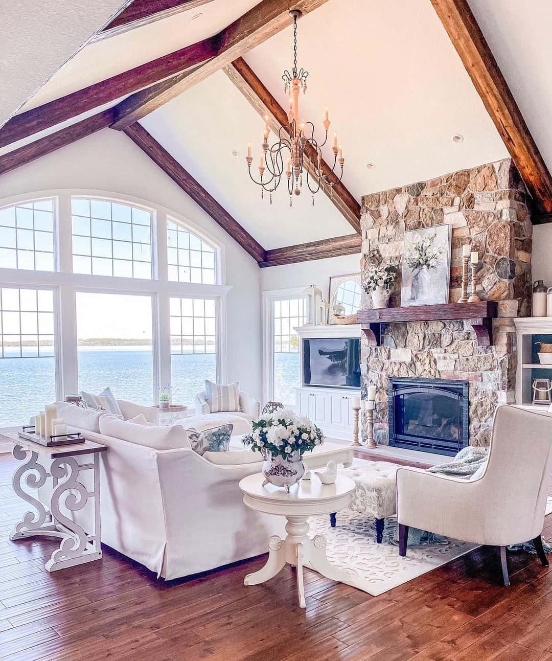 25 Gorgeous Cathedral Ceiling Ideas for an Airy Home