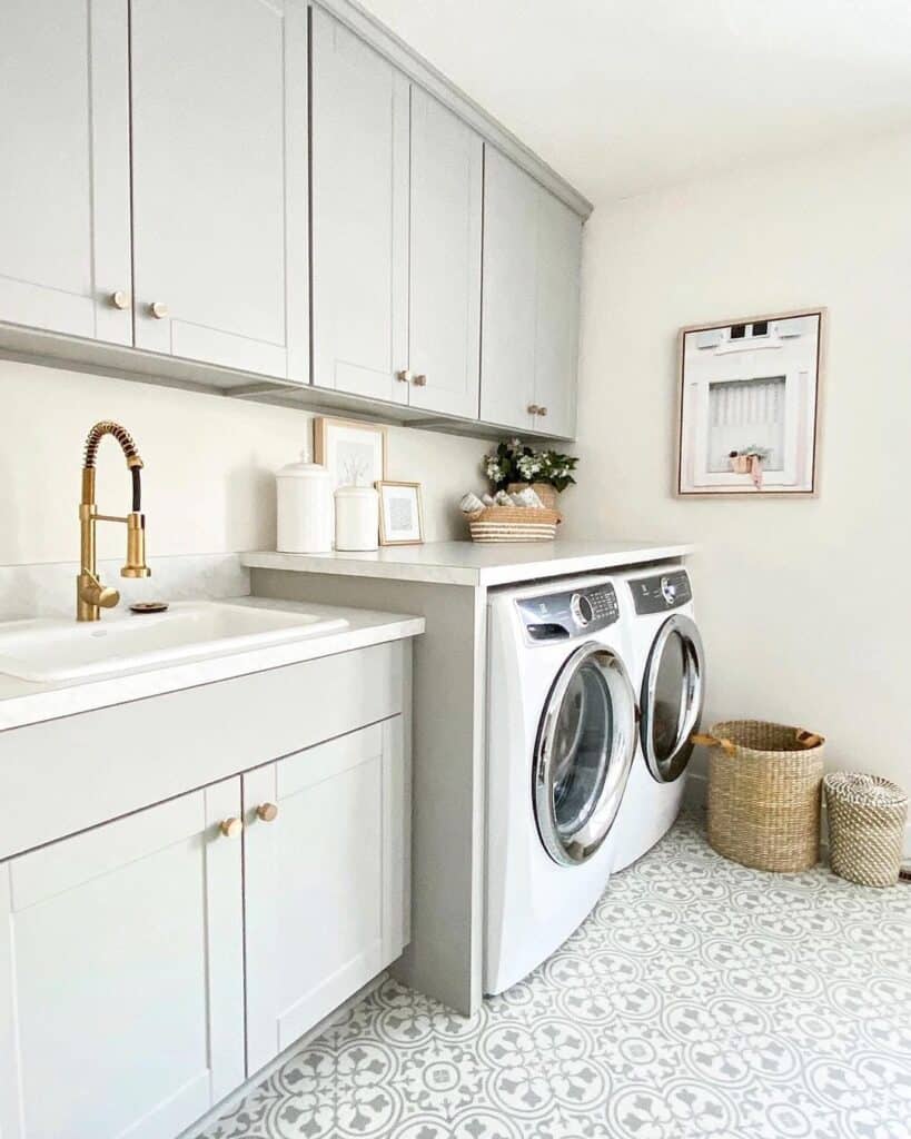 31 Laundry Room with Sink Ideas to Make Your Laundry Day Better