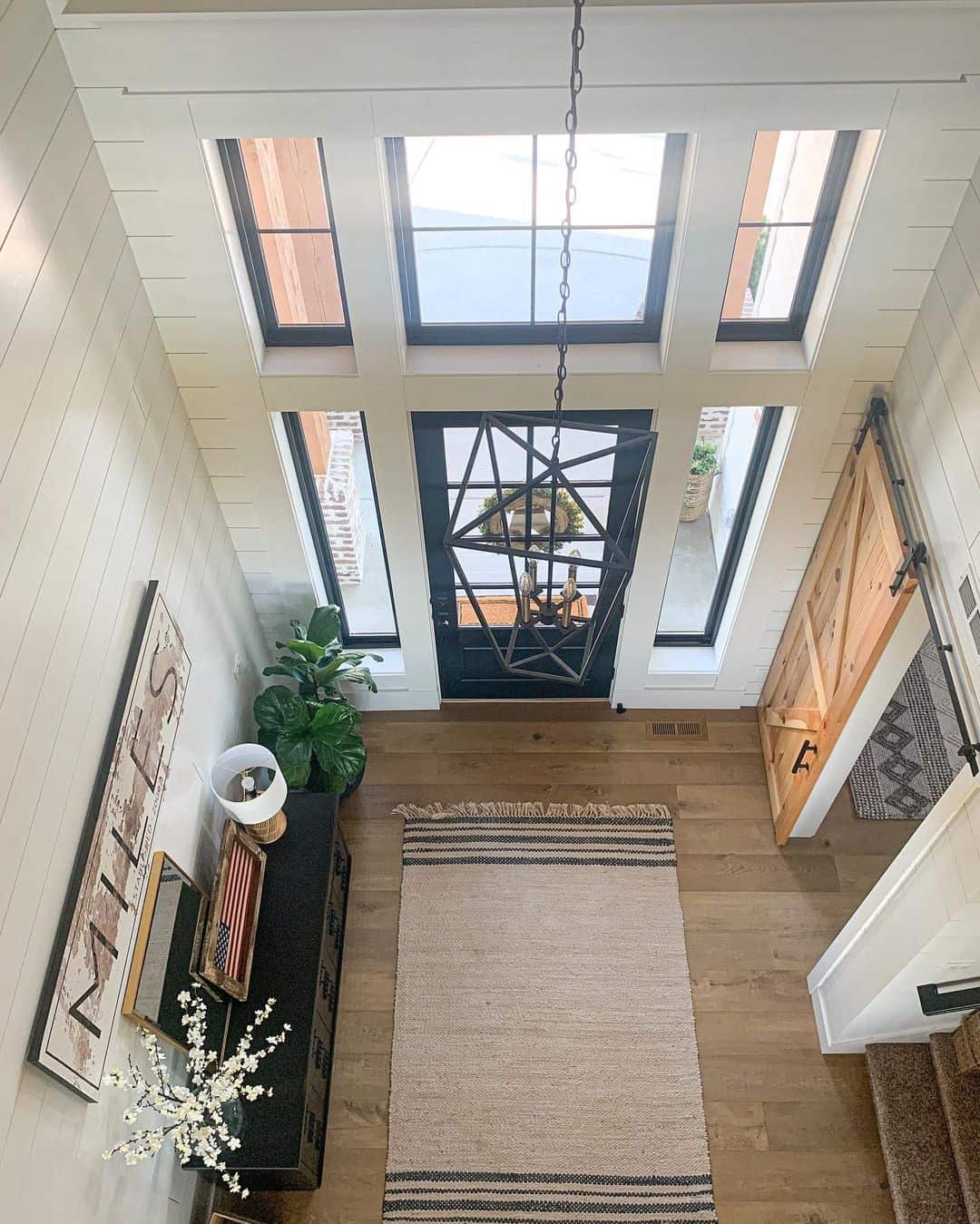 14 Two-Story Foyer Lighting Ideas for a Memorable First Glance