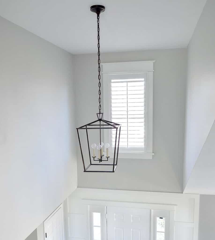 14 Two-Story Foyer Lighting Ideas for a Memorable First Glance