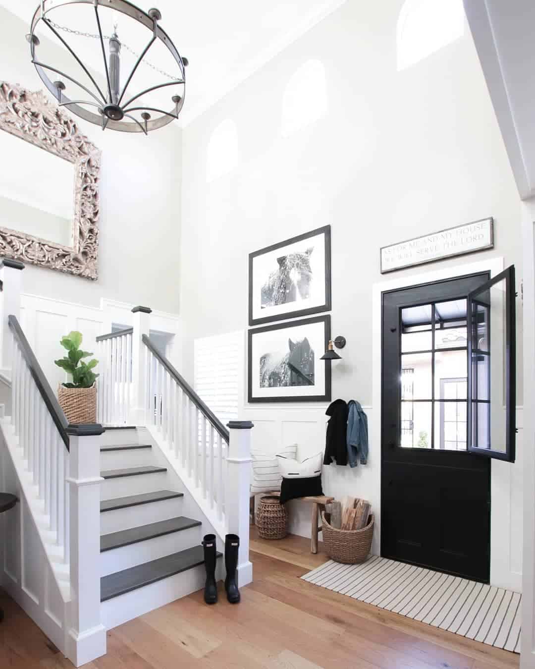14 Two-Story Foyer Lighting Ideas for a Memorable First Glance