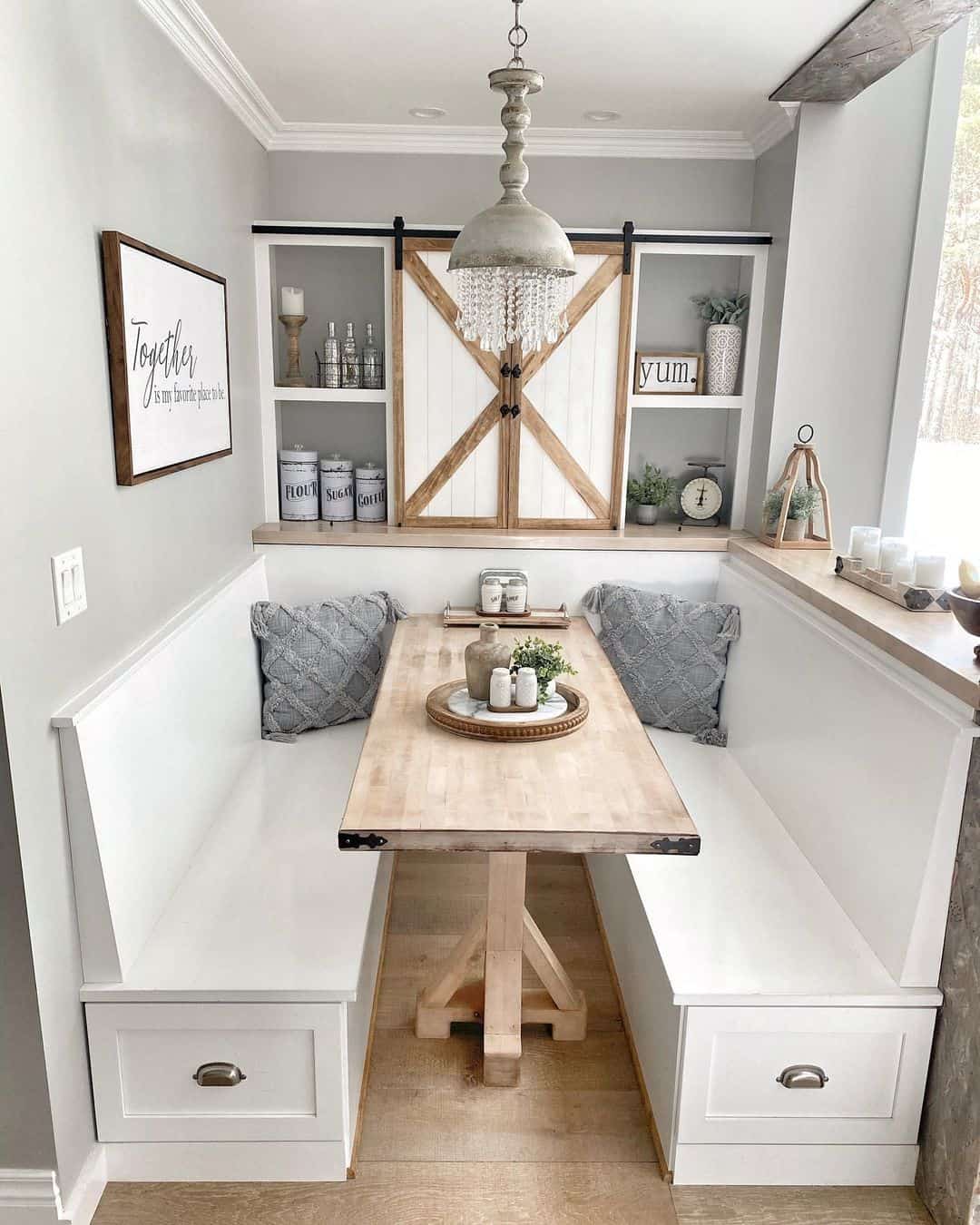 26 Farmhouse Breakfast Nook Ideas to Kick Start Your Day With Charm