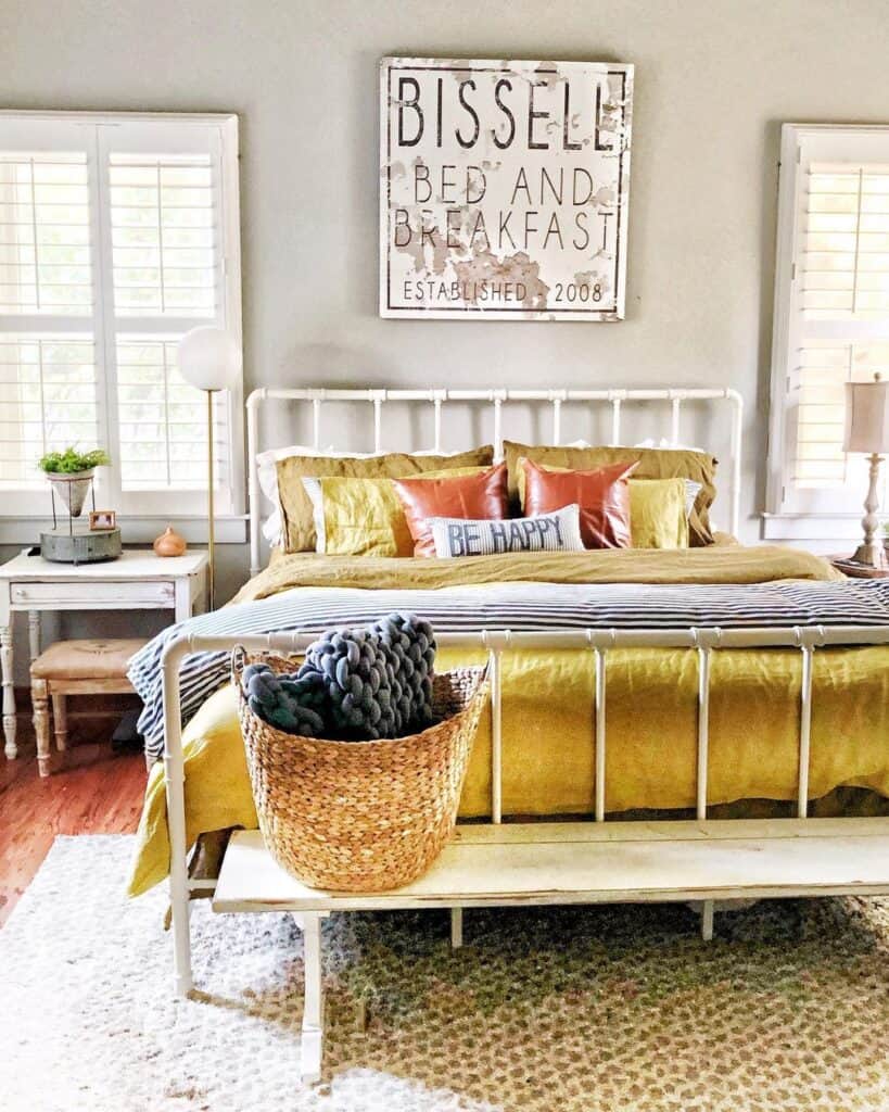 48 Yellow Farmhouse Décor Ideas to Bring In the Sunshine