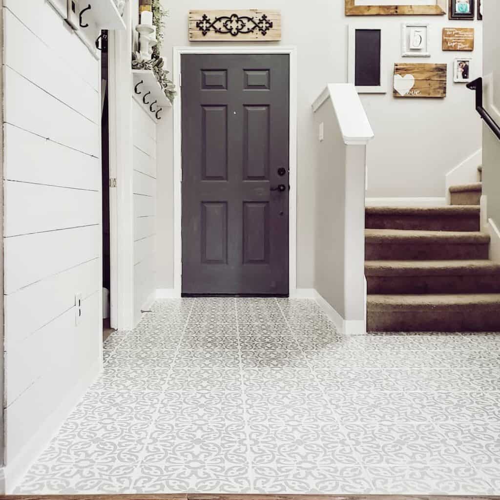 26 Stylish Tips on How to Decorate the Wall Going Up the Stairs