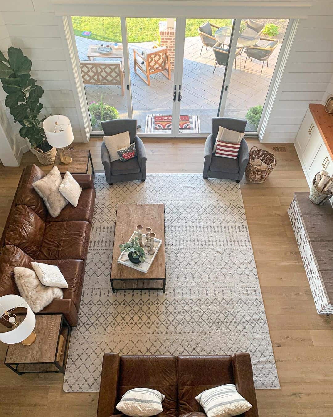 37 Farmhouse Rug Ideas for Living Room You Can’t Live Without