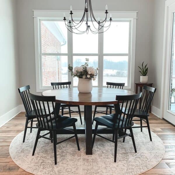 27 Rugs Under Round Tables to Add a Wow Factor in your Dining Room