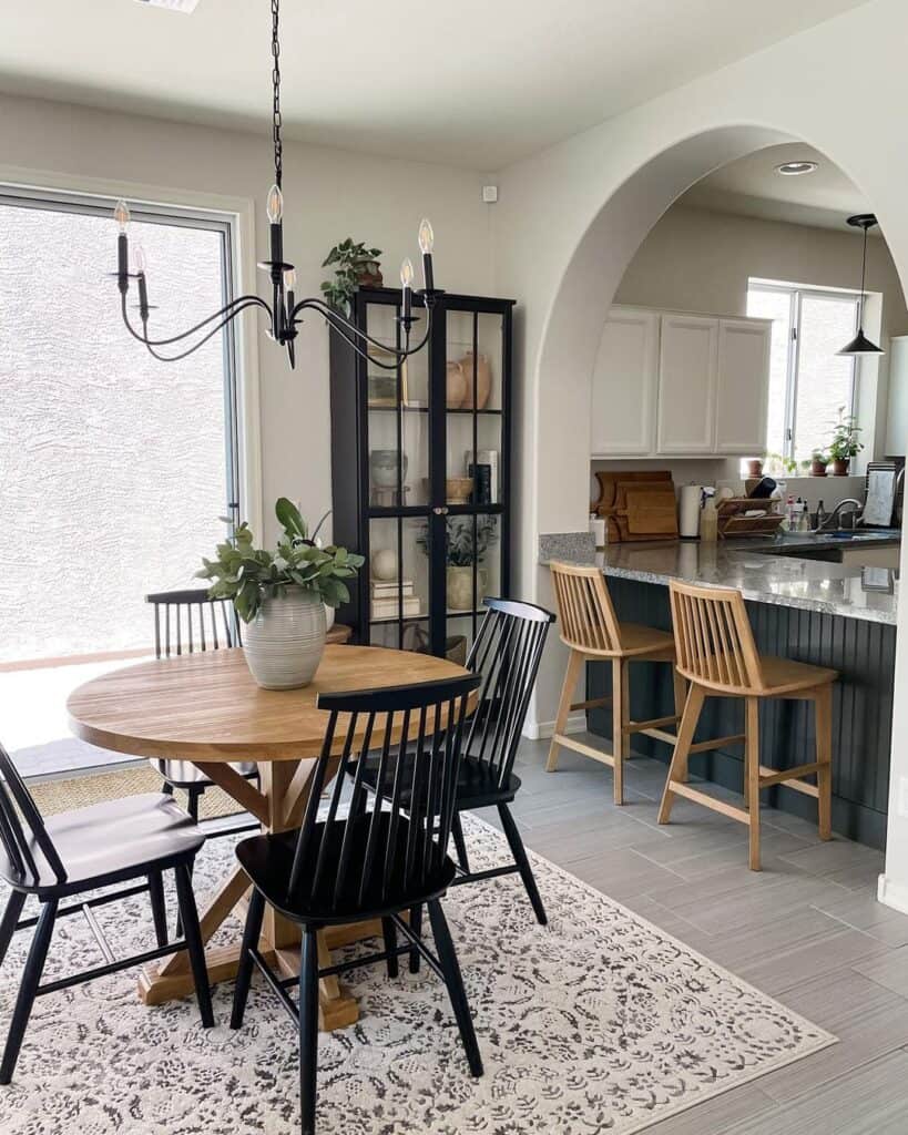 27 Rugs Under Round Tables to Add a Wow Factor in your Dining Room