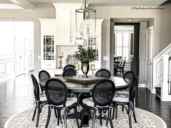 27 Rugs Under Round Tables to Add a Wow Factor in your Dining Room