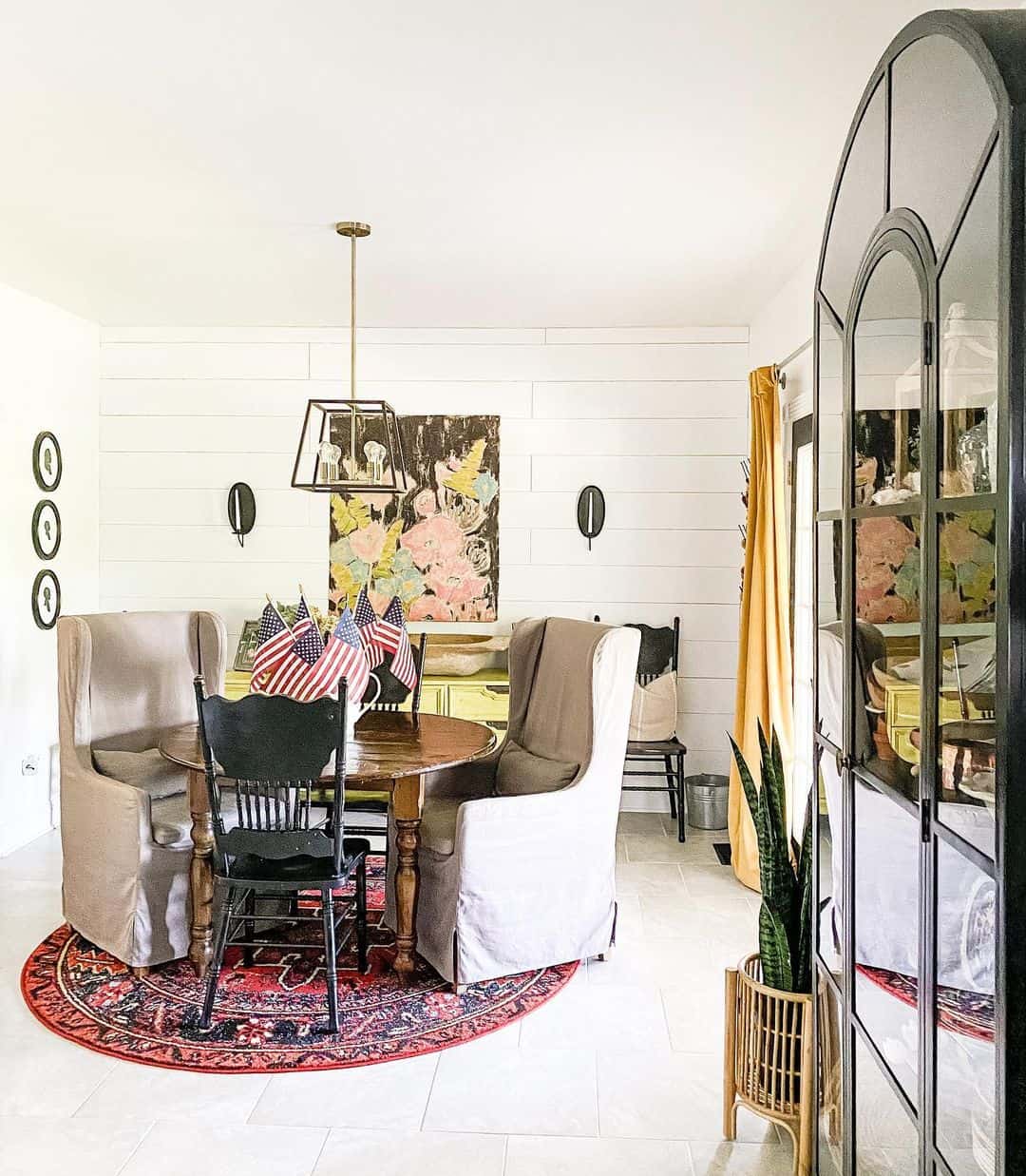 27 Rugs Under Round Tables to Add a Wow Factor in your Dining Room