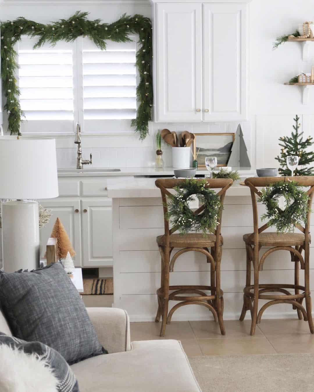 35 Farmhouse Window Treatments for Kitchens That Need Extra Oomph