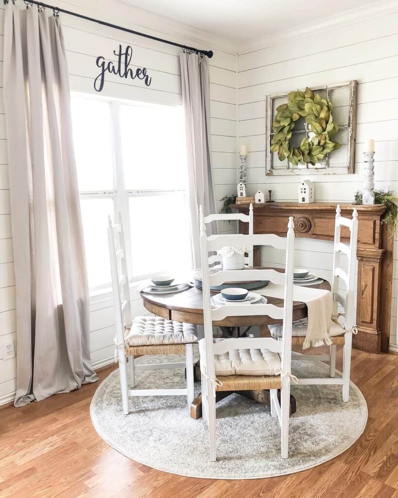 27 Rugs Under Round Tables to Add a Wow Factor in your Dining Room