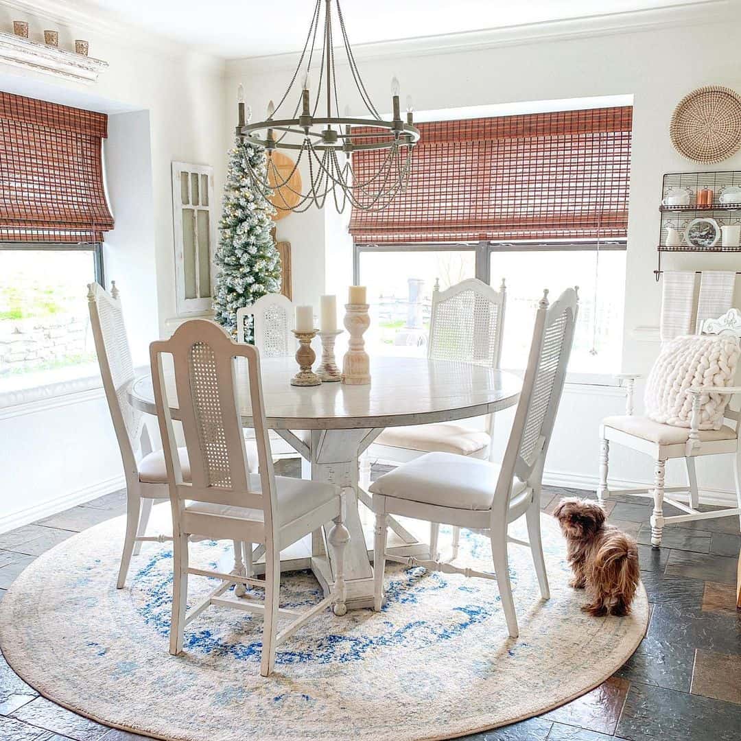 27 Rugs Under Round Tables to Add a Wow Factor in your Dining Room