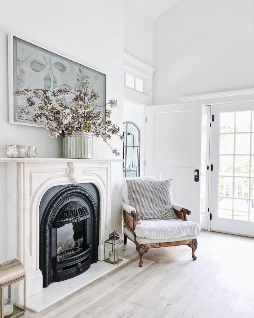 28 White Living Room Chairs for an Elegant Chic Vibe