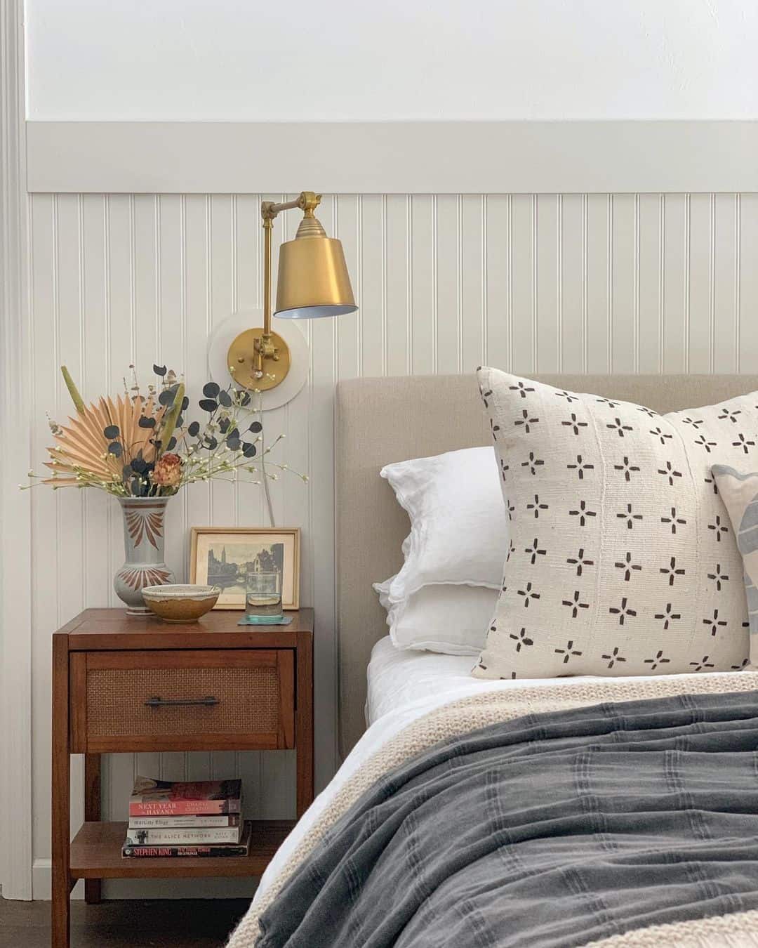 26 Stylish Yet Functional Reading Light for Bed Ideas