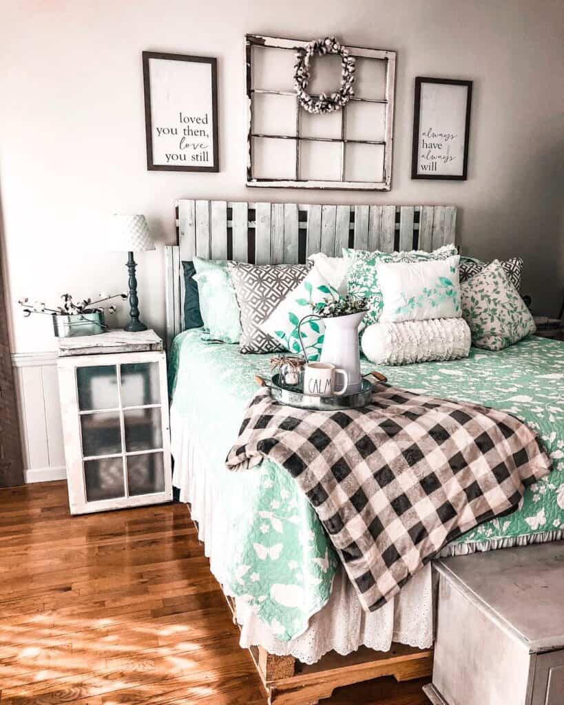 32 Rustic Farmhouse Bed Ideas That Work Their Rustic Magic