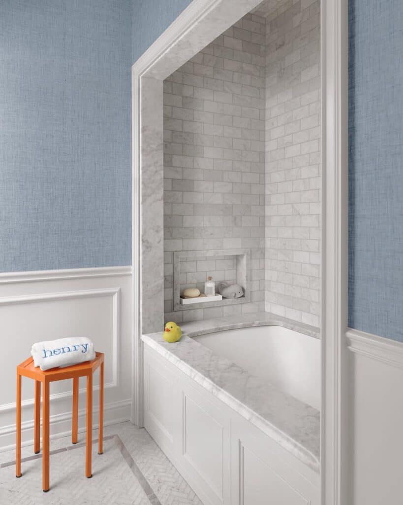 17 Bathtub Ledge Ideas for a More Functional Bathroom