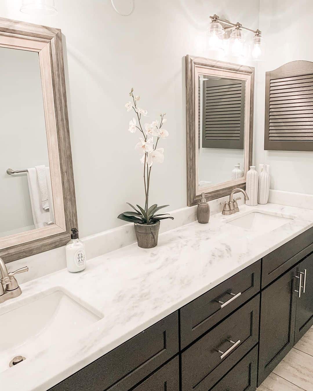 25 Timeless Granite Bathroom Countertop Ideas