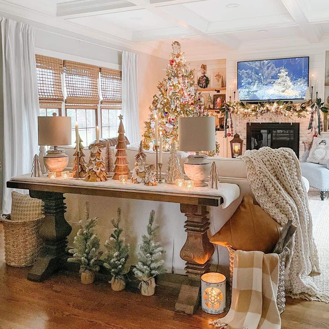 34 Christmas Throw Blankets for Snuggly Winter Evenings