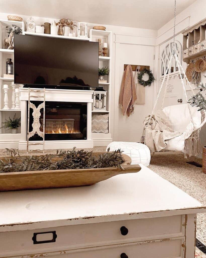 18 Elegant Farmhouse TV Over White Fireplace Ideas
