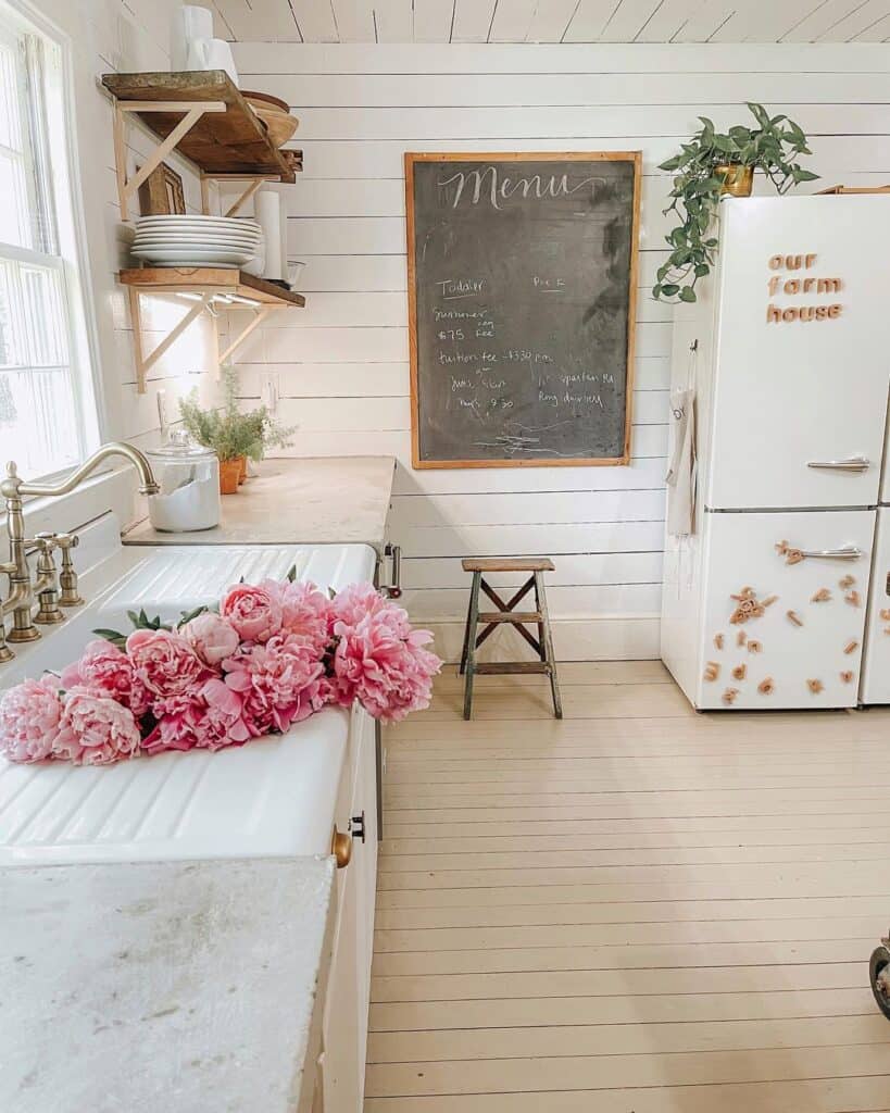 31 Kitchen Baseboard Molding Ideas to Dress Up Your Space