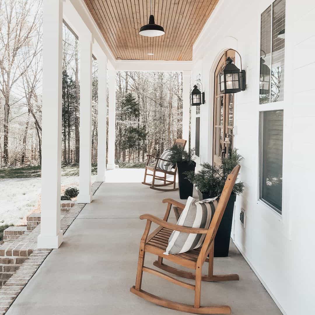 34 Farmhouse Porch Columns for an Enchanting Entrance